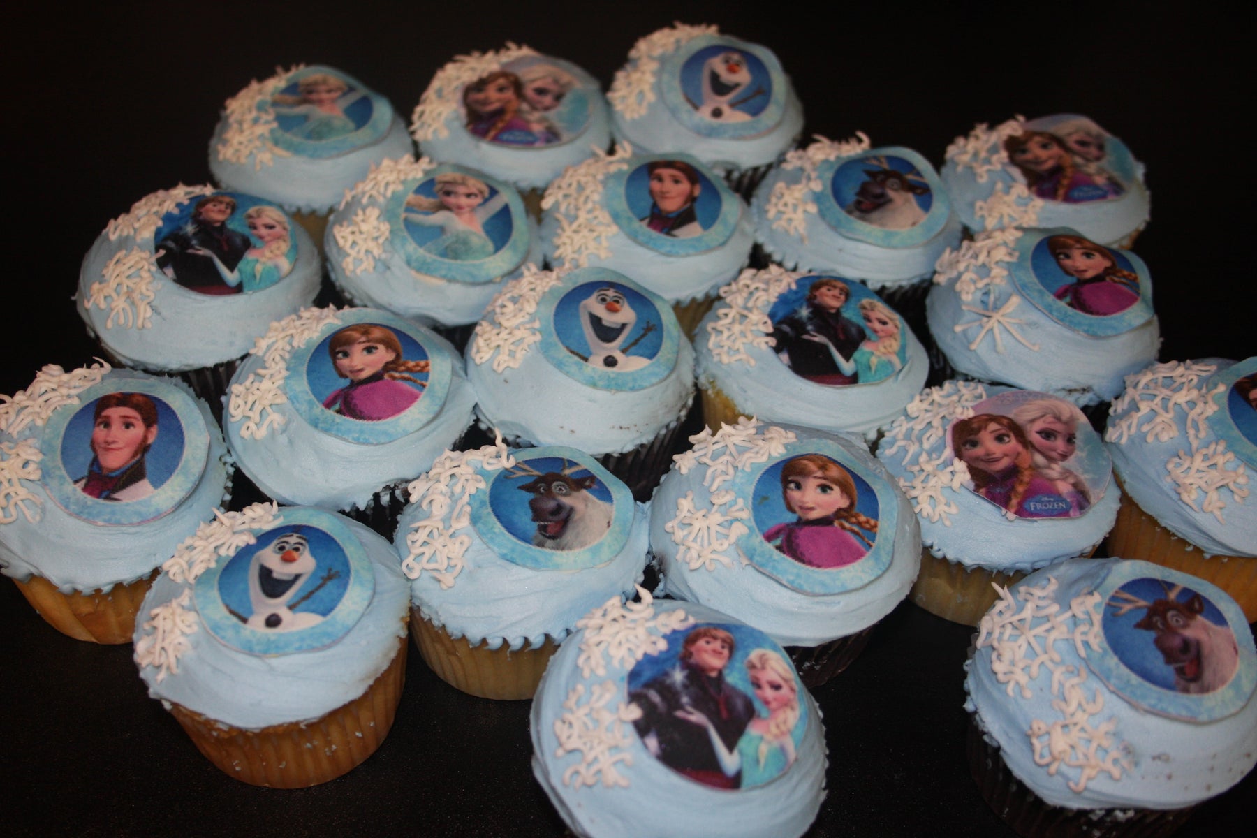 Frozen Image Snowflake Cupcakes – Clay's Bakery
