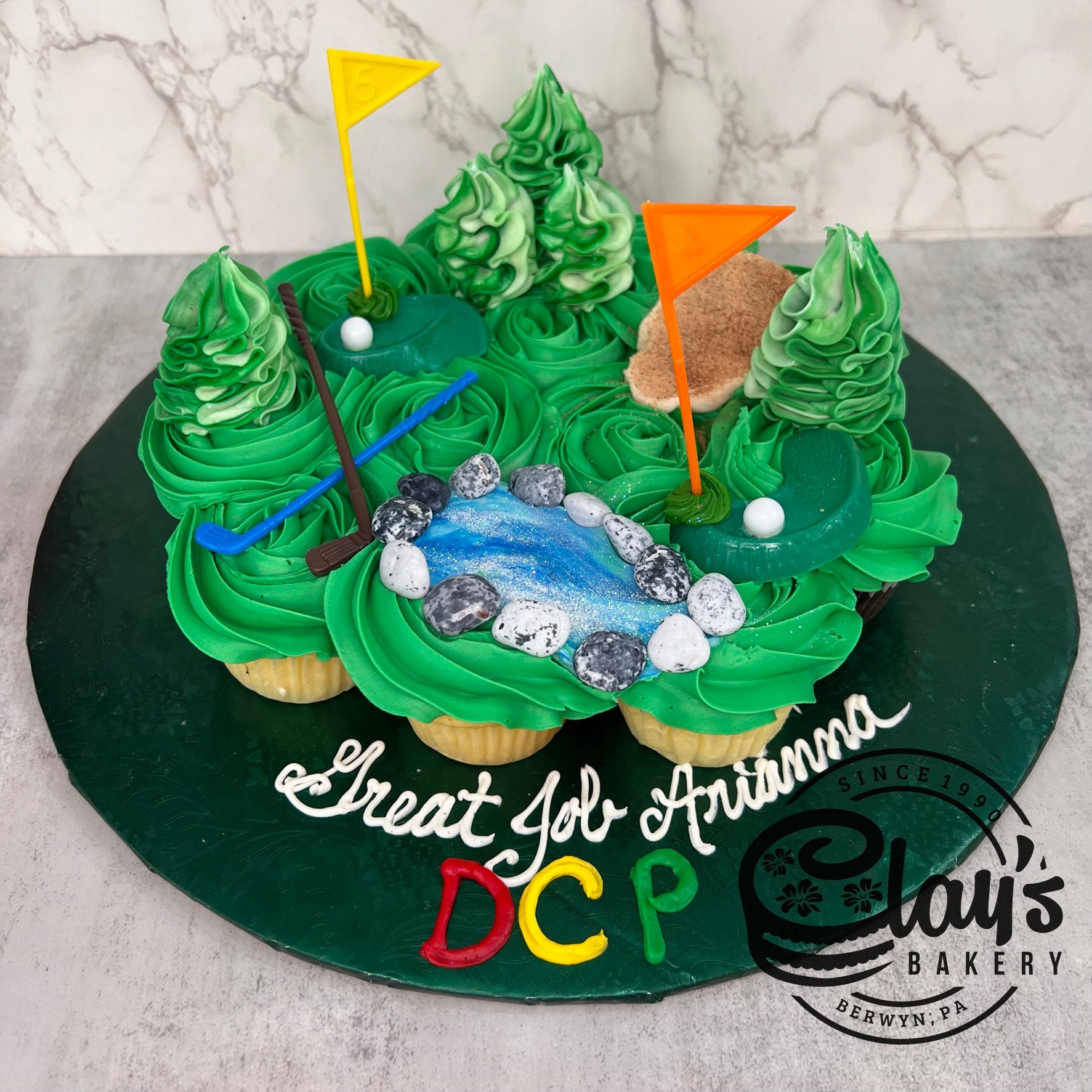 Golf Scene Cupcake Cake (12 Cupcakes) – Clay's Bakery