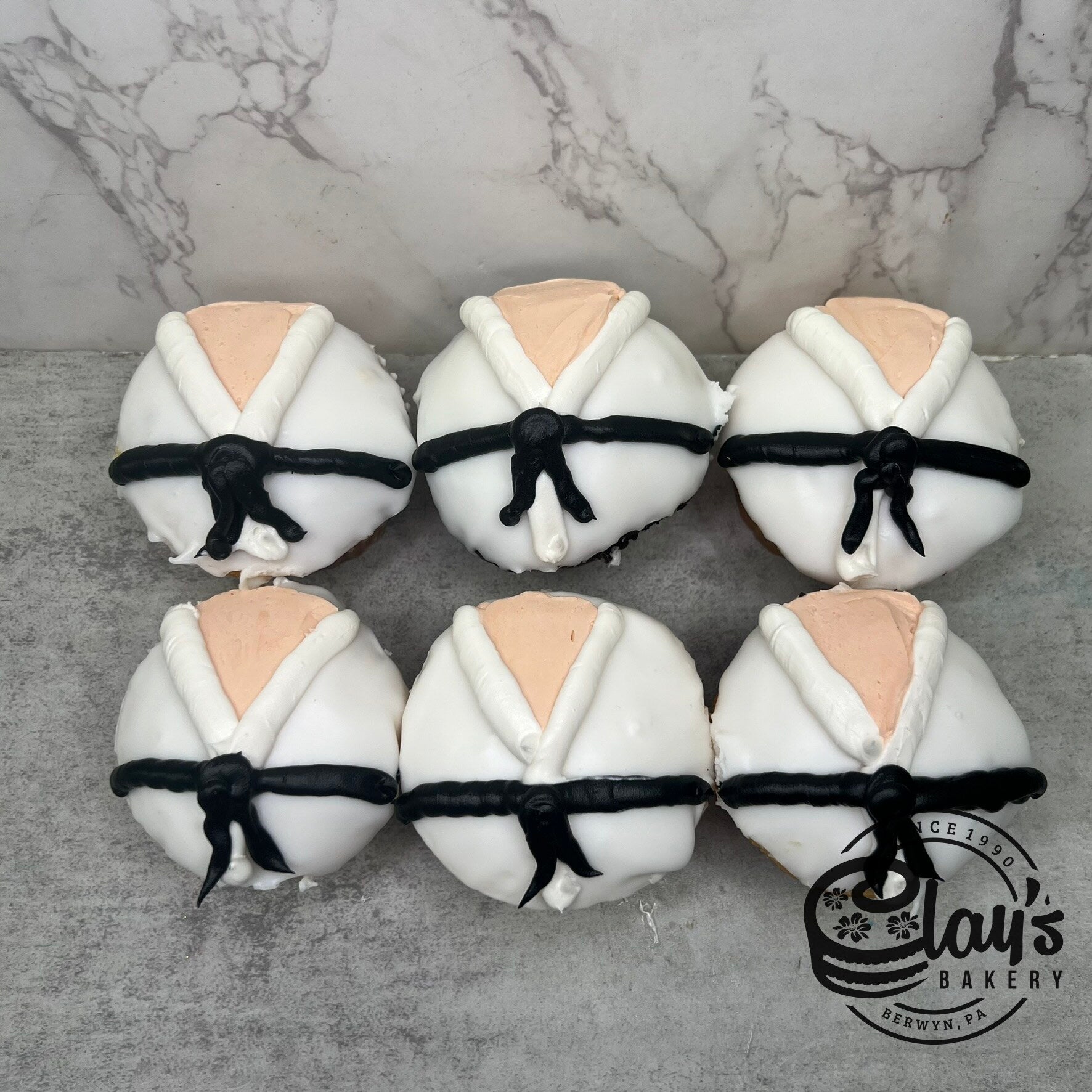 Dipped Karate Cupcakes – Clay's Bakery